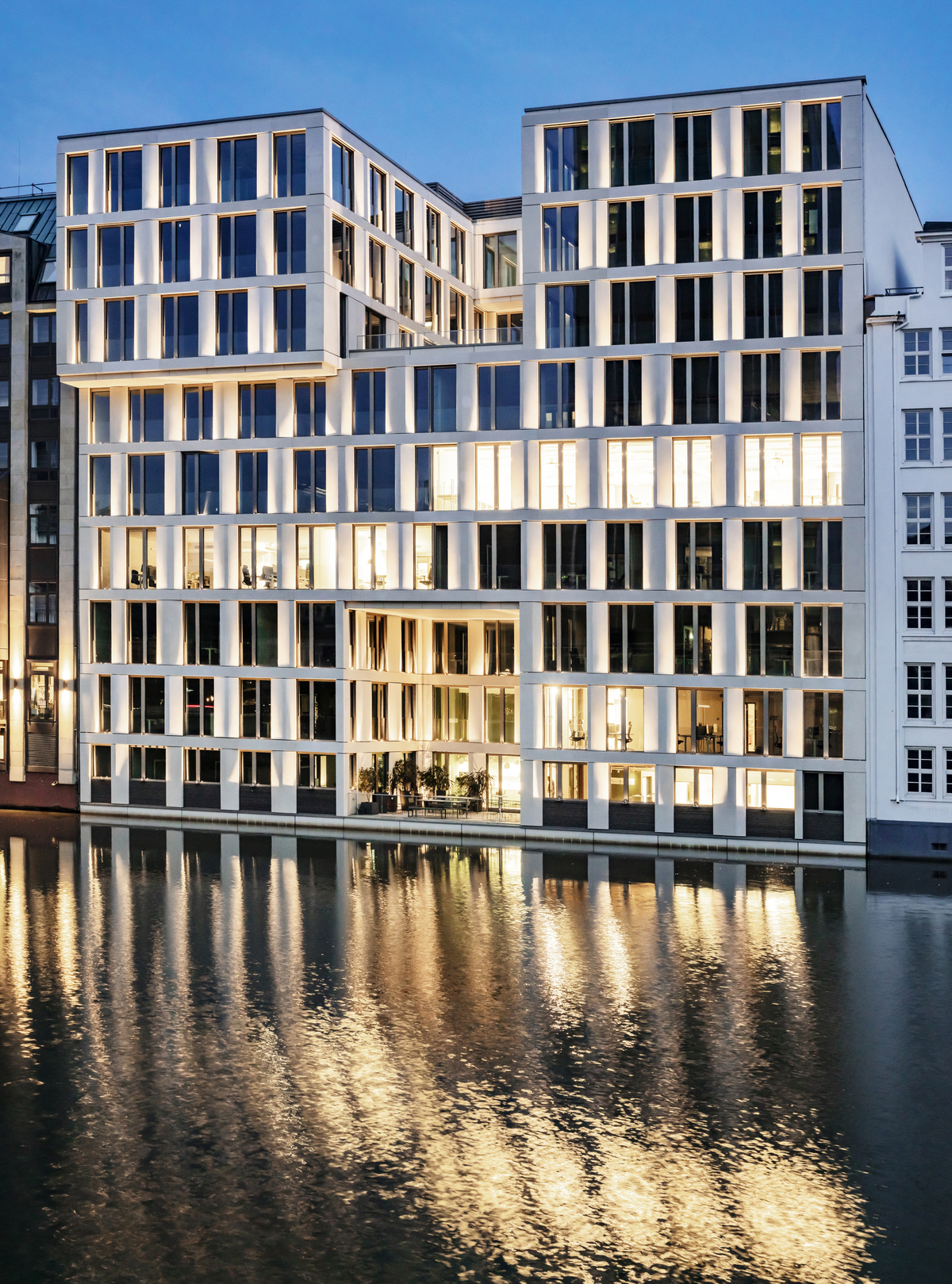 MOMENI Gruppe verkauft Hamburger KATHARINENKAI: MOMENI Group